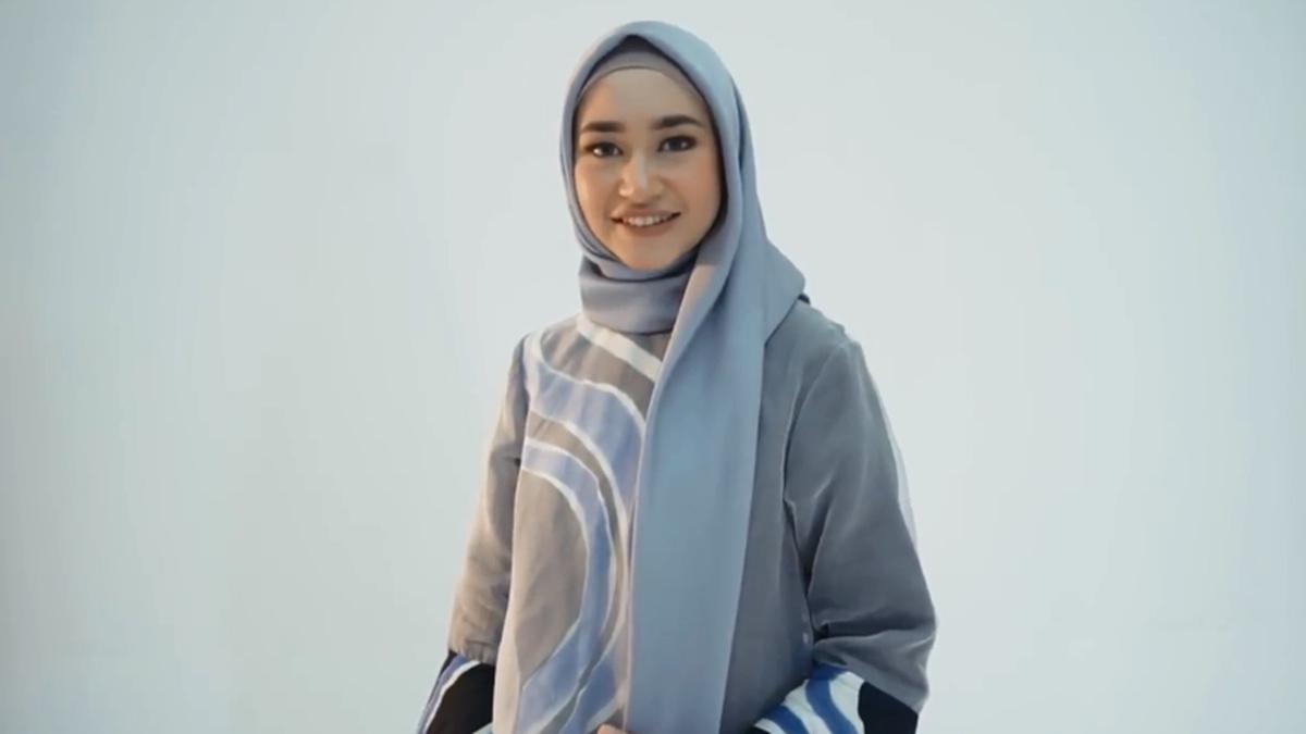 Tutorial Hijab Praktis untuk Tunik Lebaran