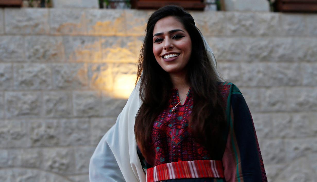 PHOTO: Cantiknya Para Model Palestina Kenakan Busana Tradisional - Page ...