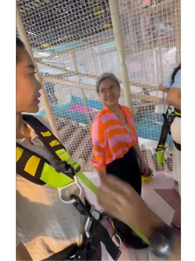 6 Potret Widi Vierratale Ajak Orangtua Main ke Playground, Sang Ibu ...
