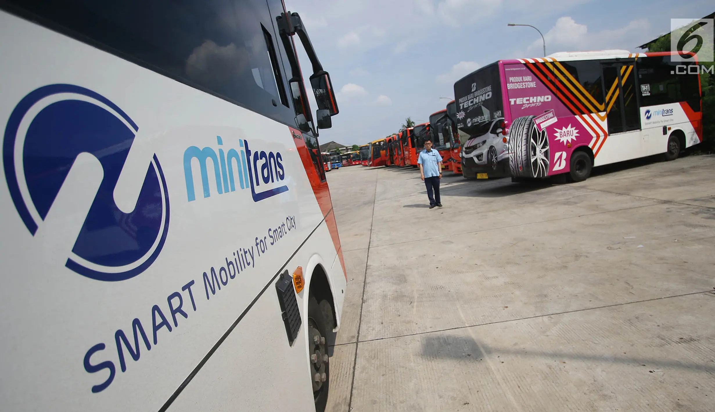 PHOTO: Ini Penampakan Armada Minitrans Pengganti Metro Mini - Foto ...