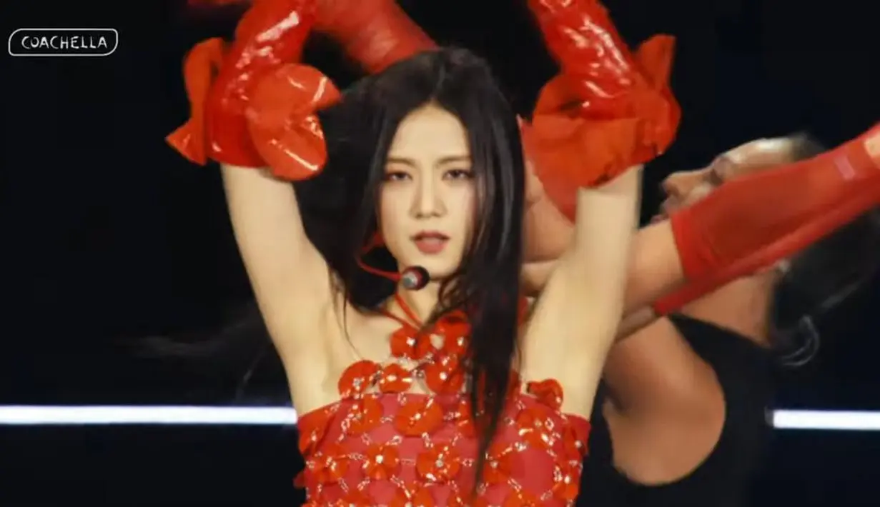 8 Gaya Keren BLACKPINK Jadi Artis K-Pop Pertama Tampil di Coachella sebagai Headliner - Photo ...