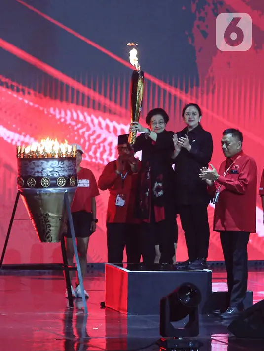 Nyalakan Obor Api Abadi, Megawati Soekarnoputri Buka Rakernas V PDIP - Foto Liputan6.com