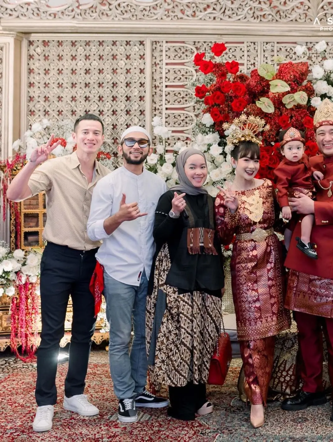 10 Potret Syukuran Khitan Baby Gin dan Ultah Gilang Dirga ke-34, Pakai ...