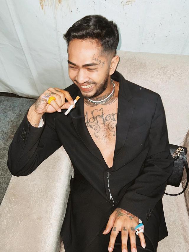 6 Fakta Onadio Leonardo Bintangi Film Hello Ghost: Cukur Jenggot dan ...