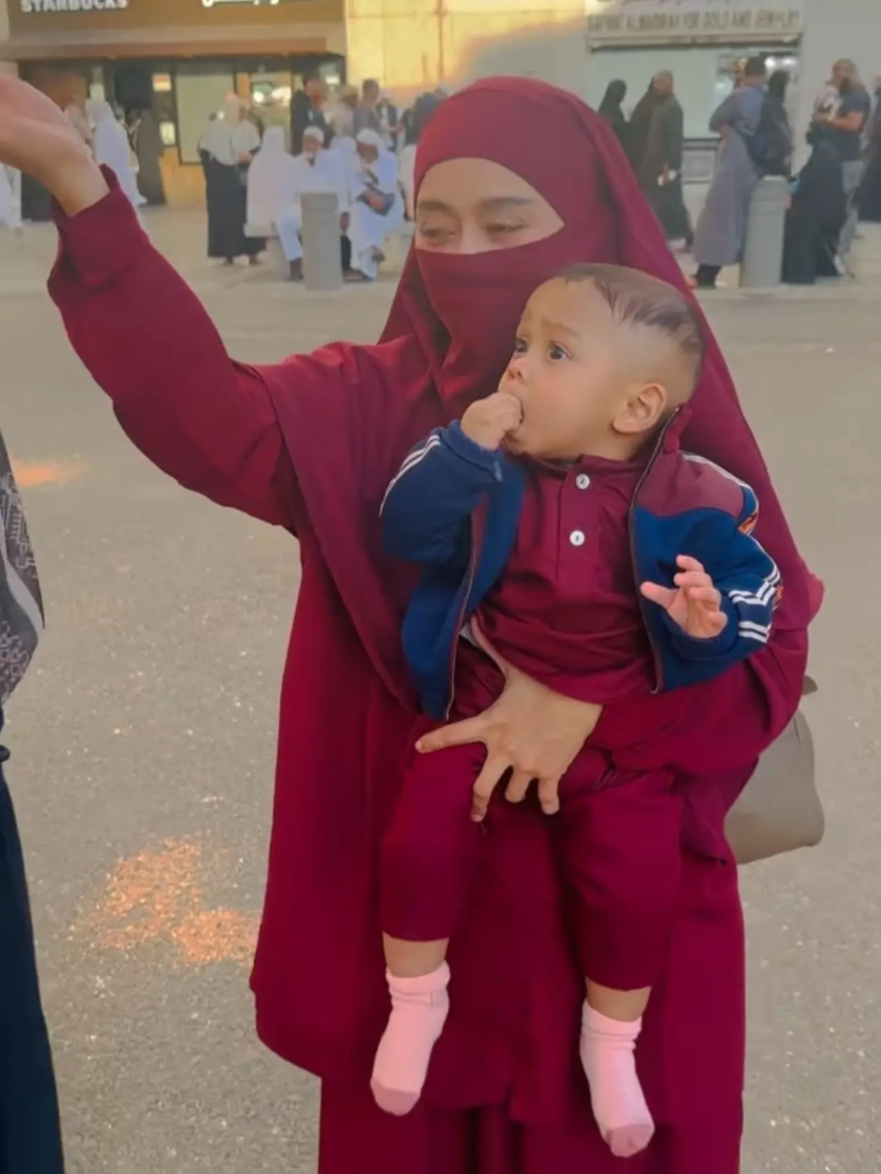 7 Potret Ultah Perdana Al Fatih Putra Leslar di Makkah, Lesti Pakai ...