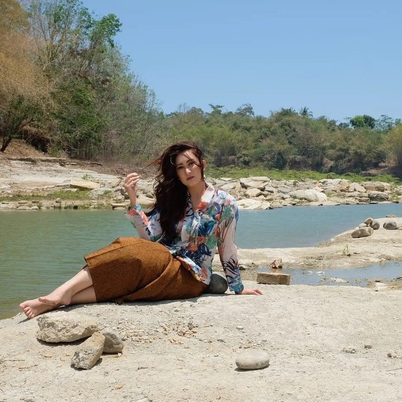 7 Potret Terbaru Nafa Urbach yang Makin Memesona di Usia 39 Tahun - Hot Liputan6.com