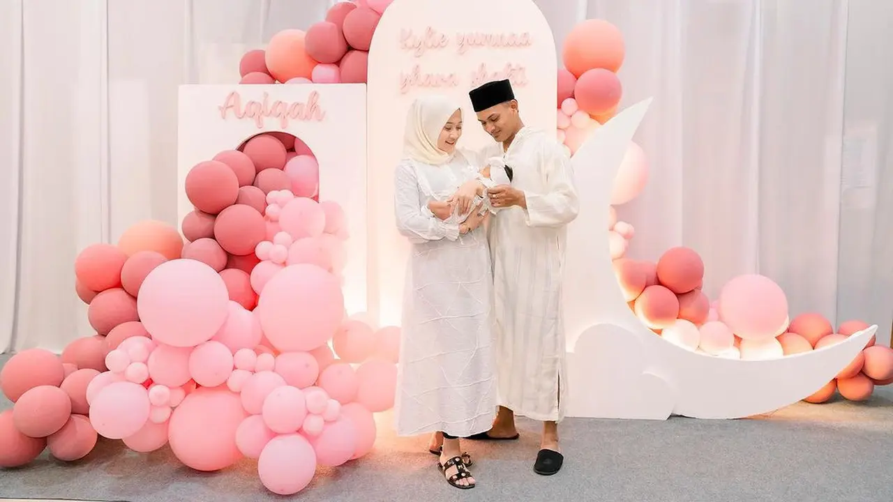 7 Momen Akikah Putri Yeni Inka, Ini Penjelasan Arti Nama Anaknya - Hot ...