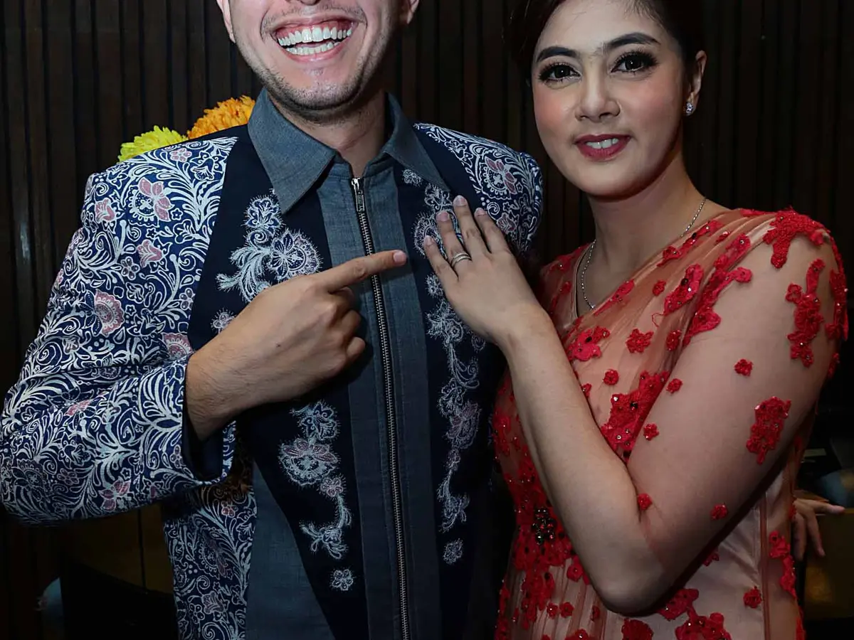 Risty Tagor Dan Keluarga