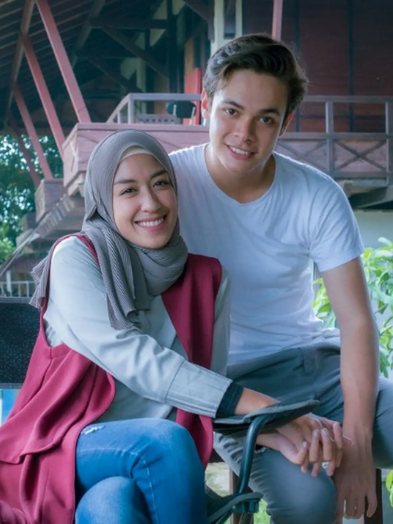 6 Potret Bryan Andrew Pemeran Si Ganteng Tristan di Lokasi Syuting Mega ...