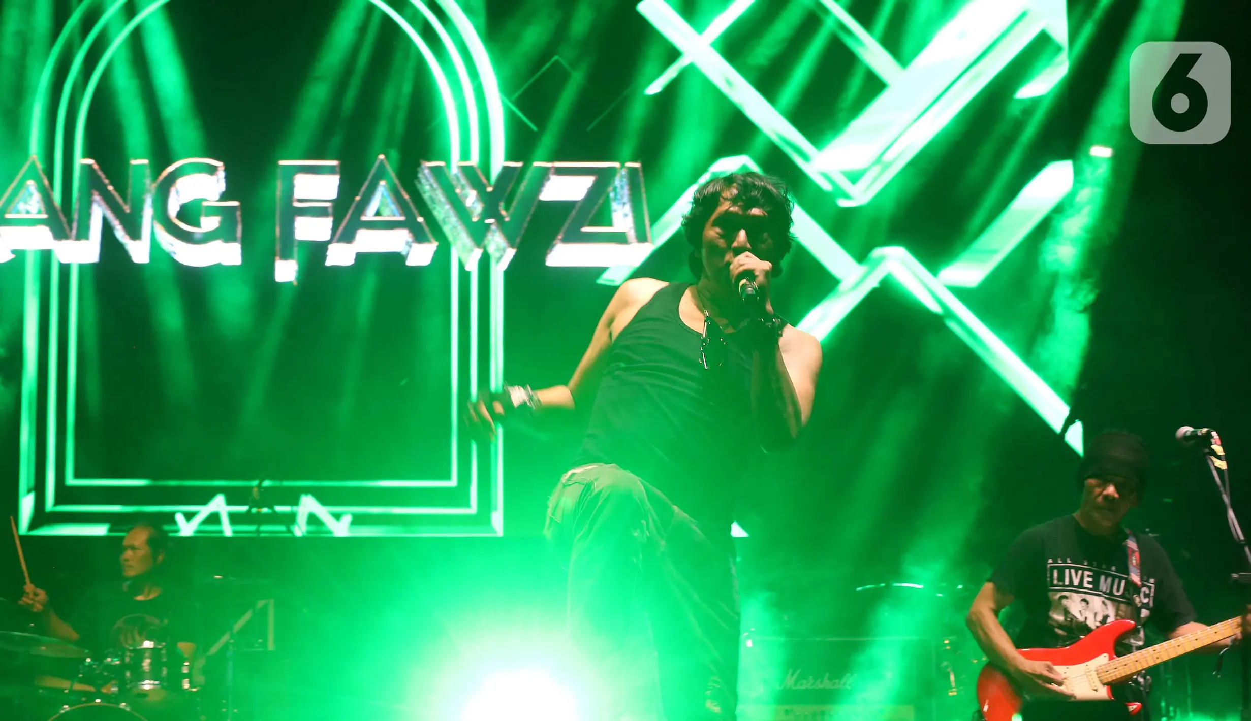 Lama Tak Muncul, Ikang Fawzi Gebrak Panggung Rock Legends Festival ...