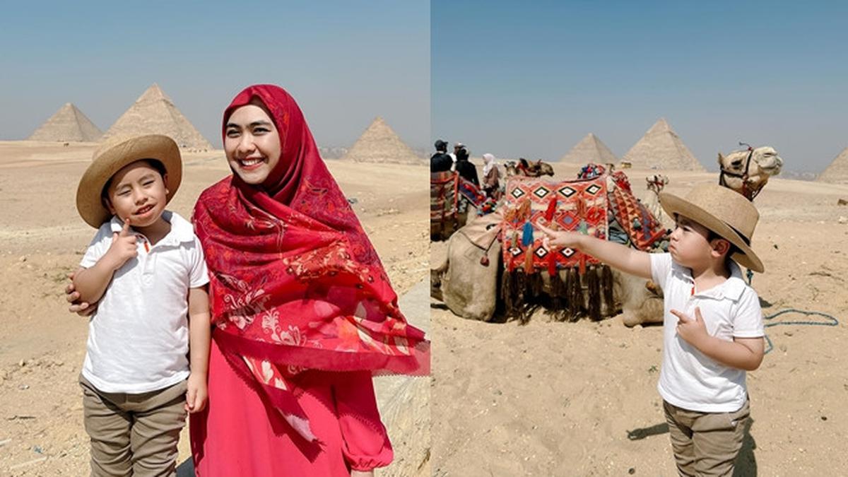 7 Potret Oki Setiana Dewi Perdana Ajak Buah Hati Liburan ke Piramida ...
