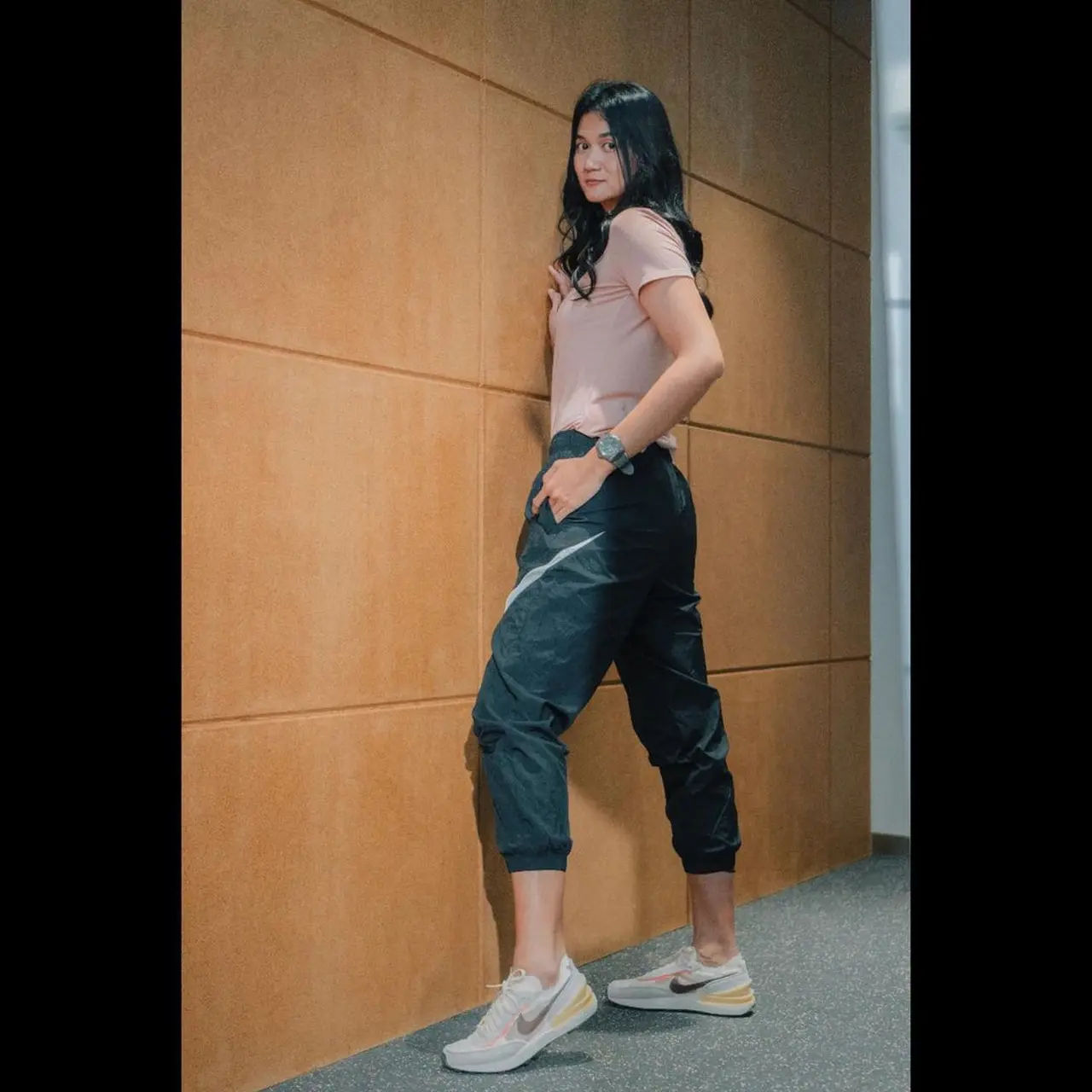 6 Gaya Sporty Maya Kurnia Indri Sari, Pemain Voli Cantik di di PLN ...