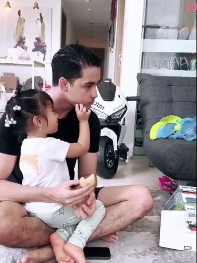 6 Potret Putri Rachel Vennya Lengket dengan Salim Nauderer, Bikin Sang ...