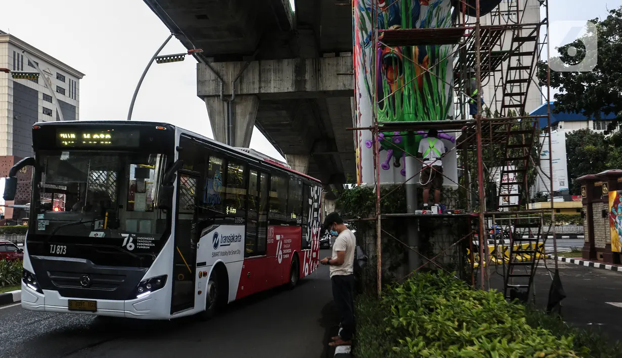 FOTO: Aktivitas Pembuatan Mural - Foto Liputan6.com