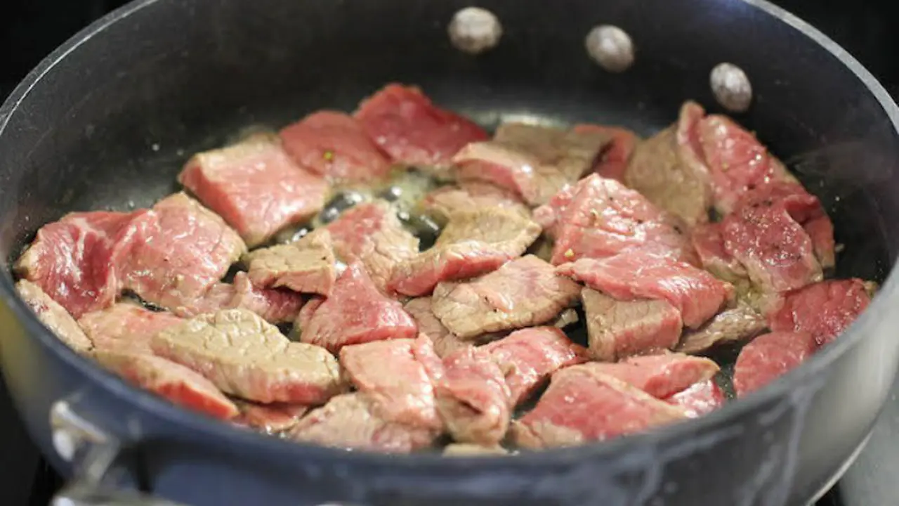 4 Langkah Menumis Daging Agar Tak Alot Sama Sekali - Lifestyle Fimela.com