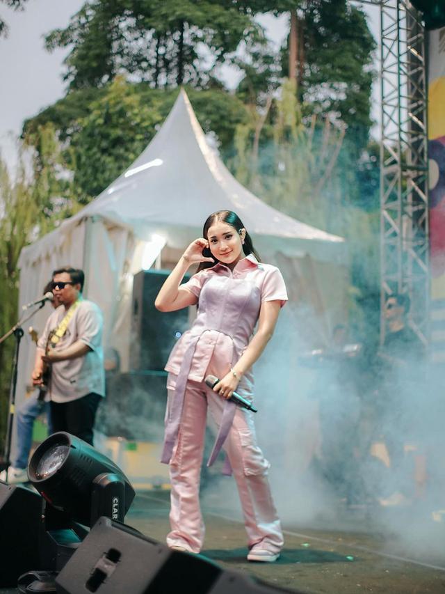 Profil Yeni Inka, Pedangdut Cantik yang Menikah Dengan Anggota Polisi