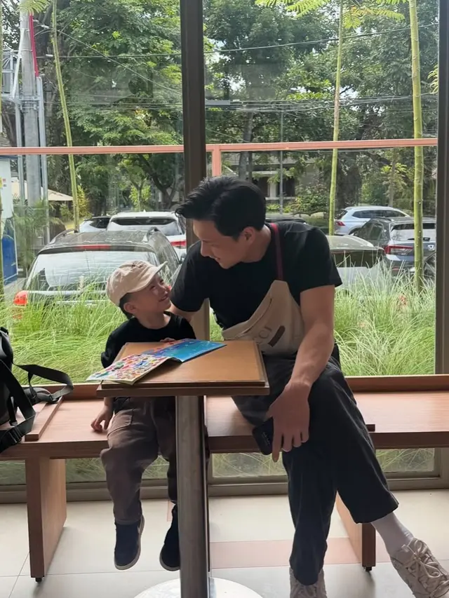 Fendy Chow Tunjukkan Keceriaan Keluarga dalam Tren Life in Ghibli, Ini ...