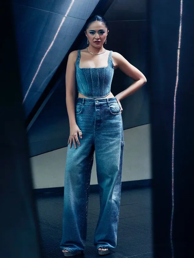 6 Inspirasi Gaya Denim on Denim Stylish dari Syifa Hadju, Mahalini, hingga Fuji An - Fashion ...