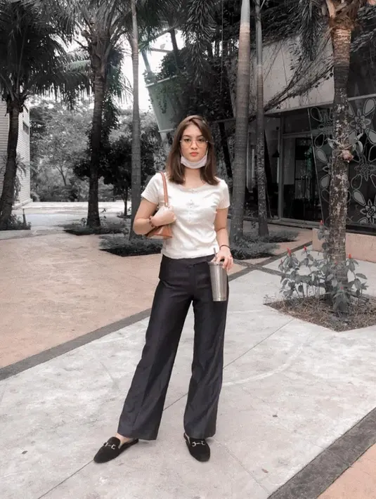 FOTO: Gaya Kasual Maura Gabrielle, Simpel dan Stylish - Foto Liputan6.com