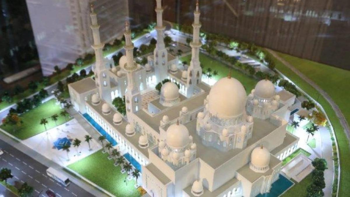 Megahnya Masjid Raya Sheikh Zayed, Ikon Wisata Religi Baru Solo ala ...