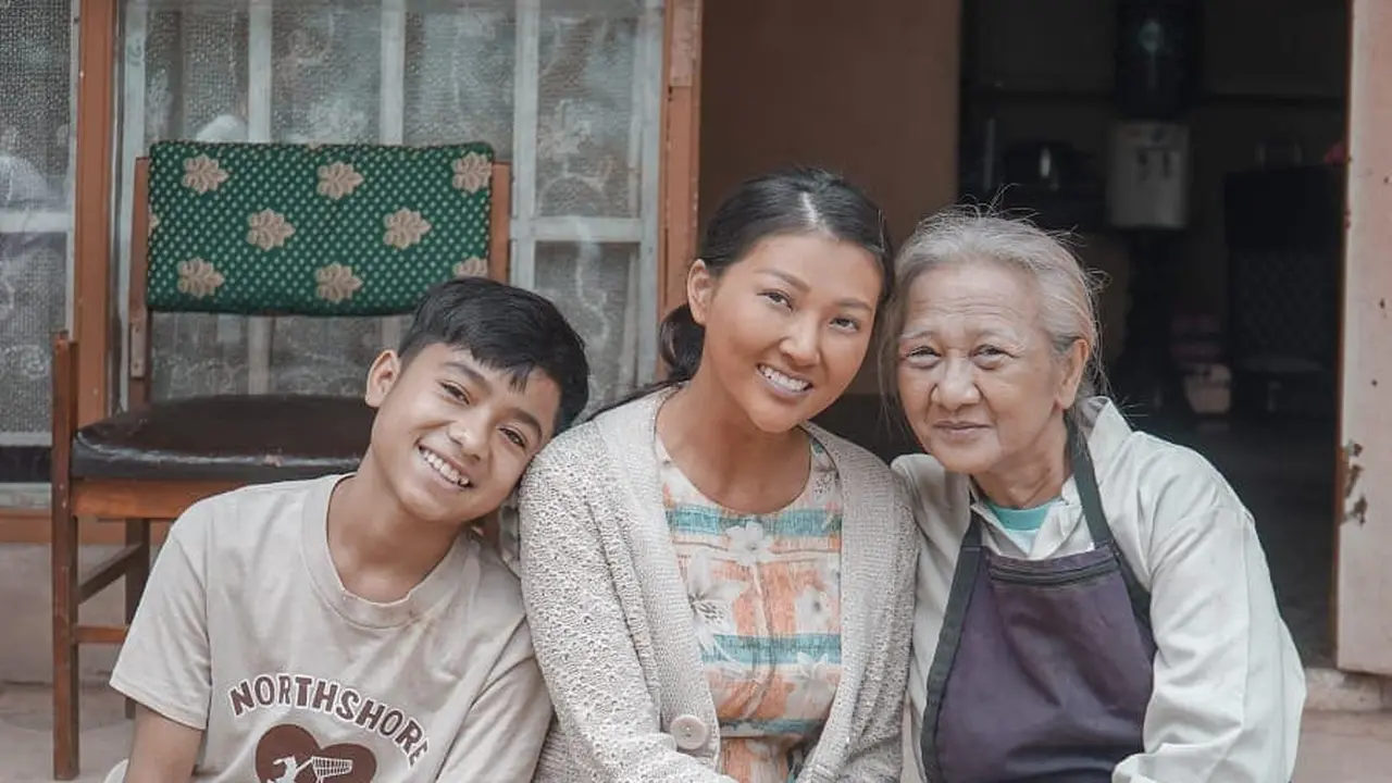 Masih Eksis, Ini 6 Kebersamaan Yati Surachman Bareng Artis Muda Tanah Air - Hot Liputan6.com