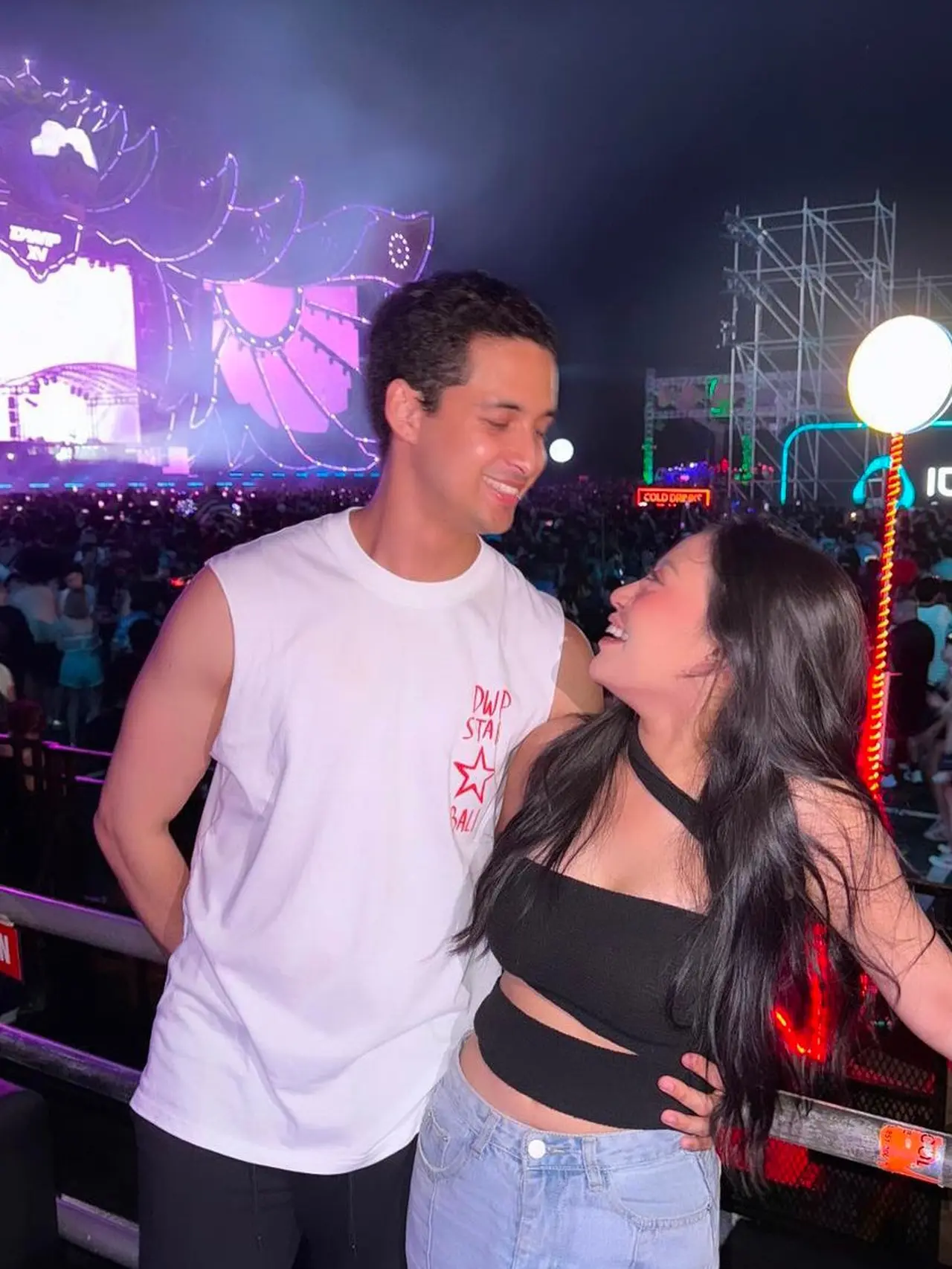 Intip 10 Potret Selebritis Hadiri DWPXV di GWK Bali, Ada Rachel Vennya ...
