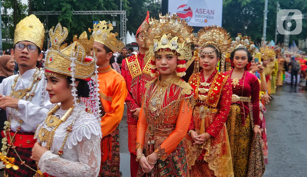 Kemeriahan Parade Kick Off Kekuatan Indonesia ASEAN 2023 - Foto ...