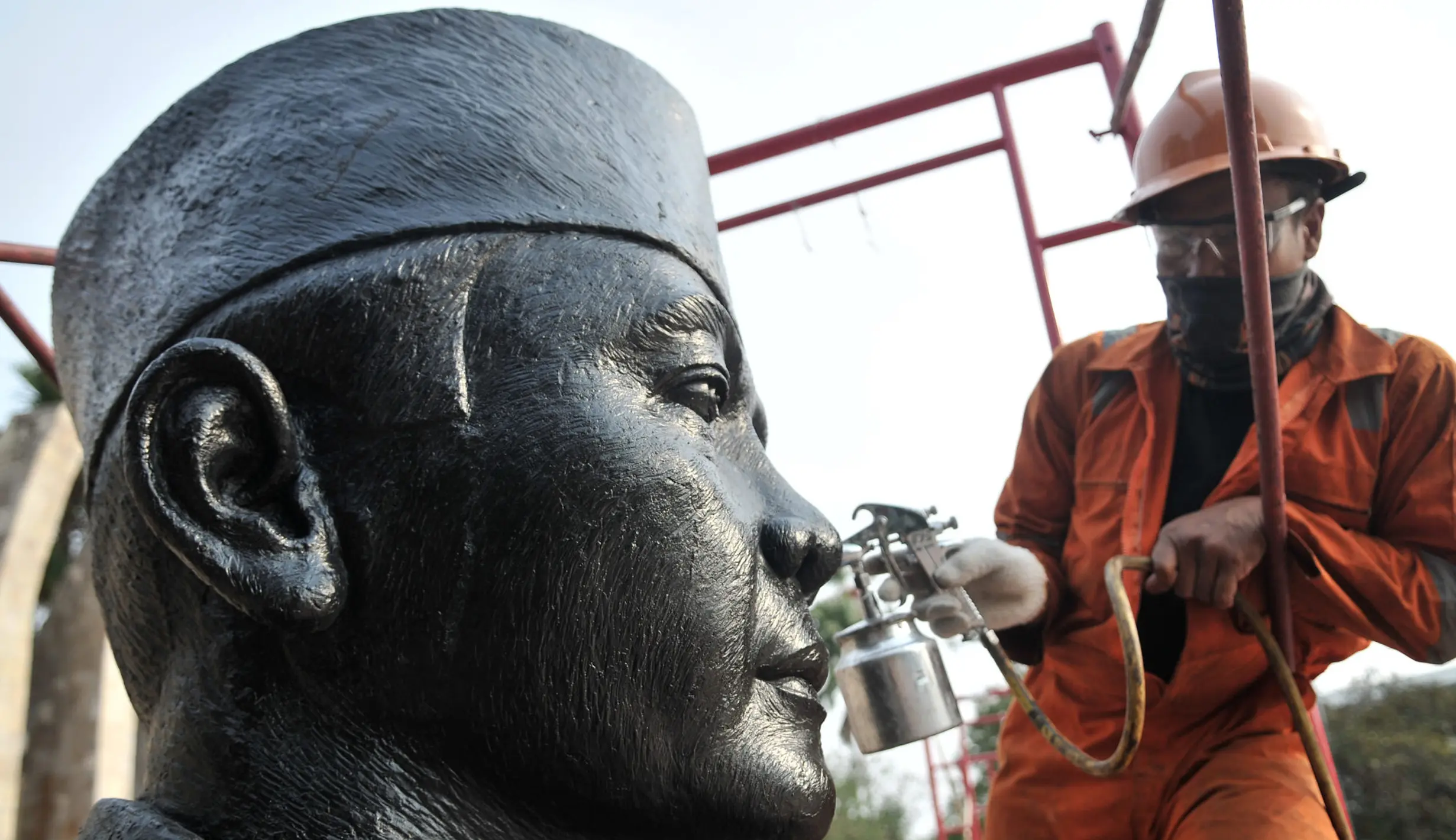 FOTO: Sambut HUT RI, Patung Proklamator Soekarno-Hatta Dikonservasi ...