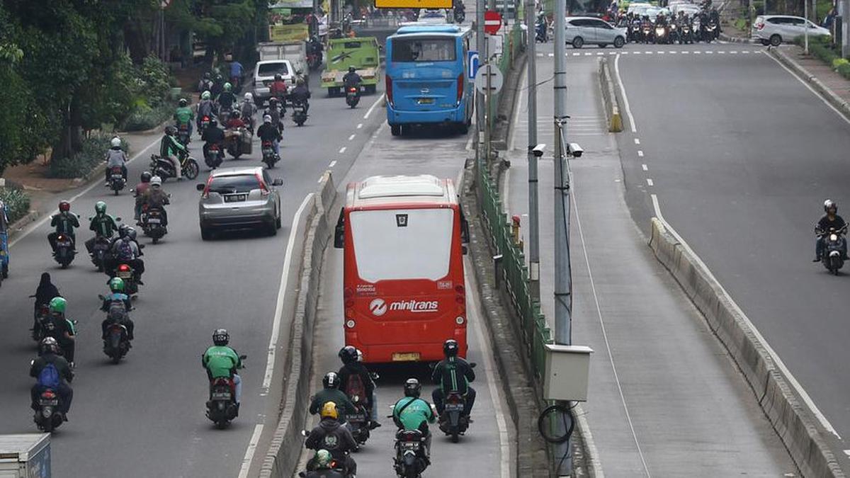 Truk Brimob yang Masuk Jalur Busway Dilaporkan ke Propam - Berita ...
