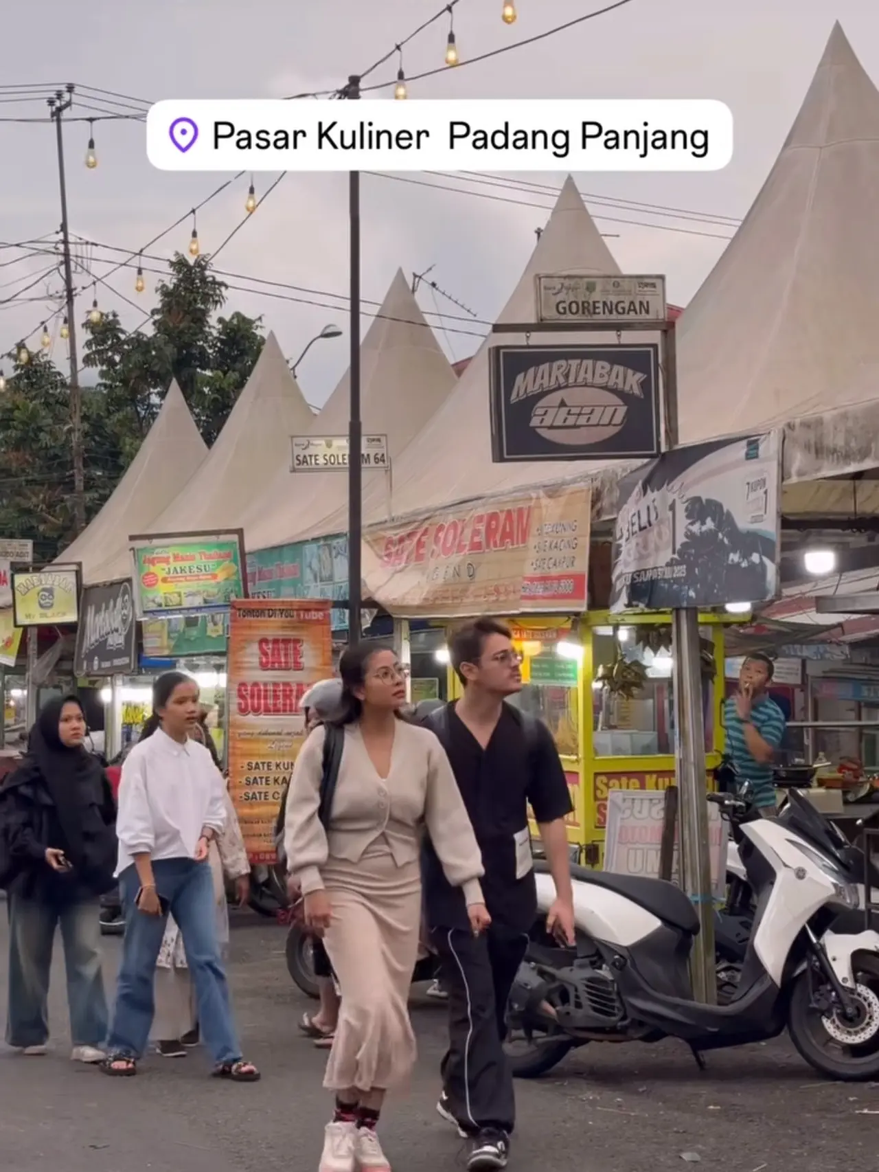 8 Potret Awkarin Ajak Pacar ke Padang, Bak Prewed Pakai Baju Adat - Hot ...