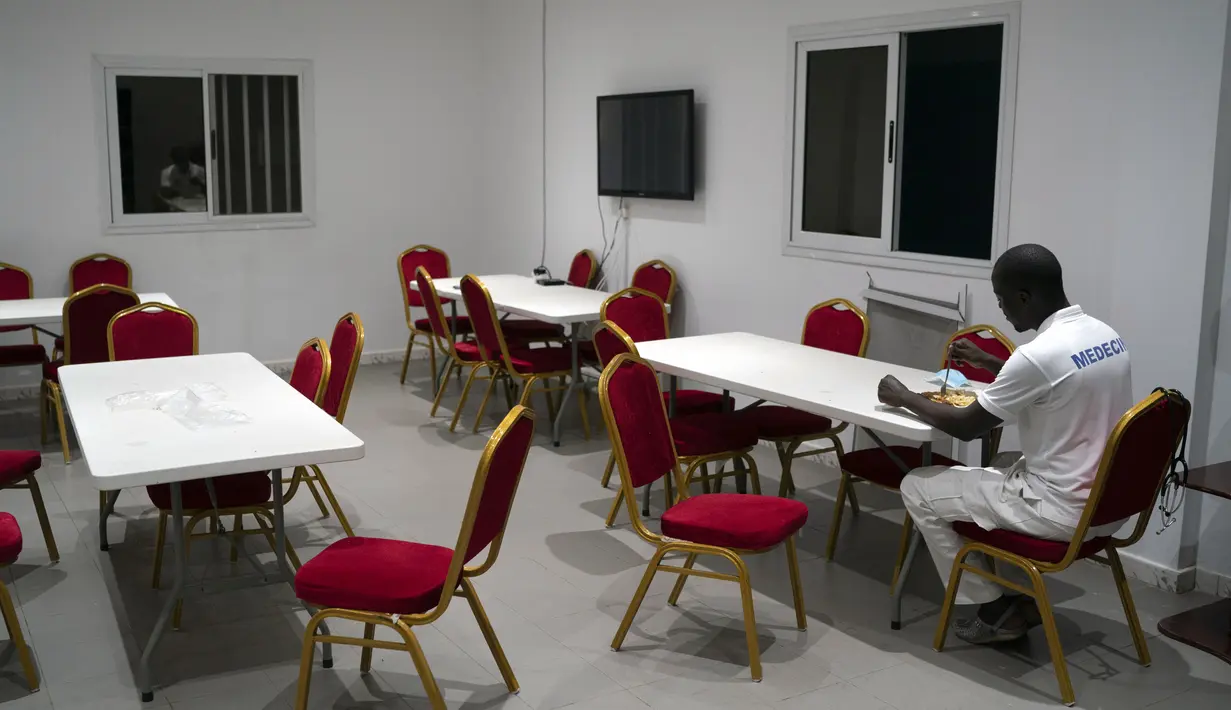 FOTO: Perjuangan Tim Ambulans Senegal Berjibaku dengan Gelombang Ketiga ...