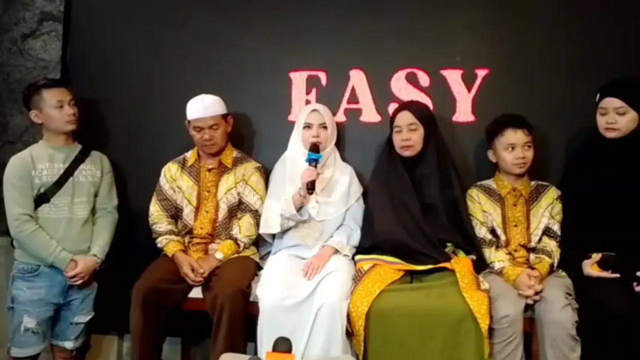 Dinar Candy Akui Didekati Banyak Pria Asing, Terbaru Berasal dari Dubai - ShowBiz Liputan6.com