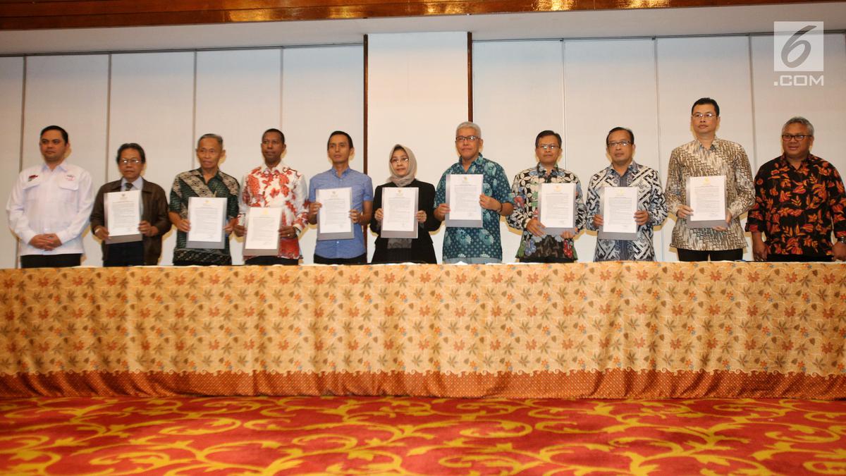 FOTO: Panelis dan Moderator Debat Keempat Pilpres Tandatangani Pakta ...