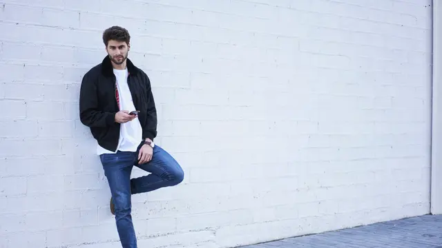Padu Padan Celana Jeans dan Sepatu untuk Pria, Tampil Kasual Hingga Formal