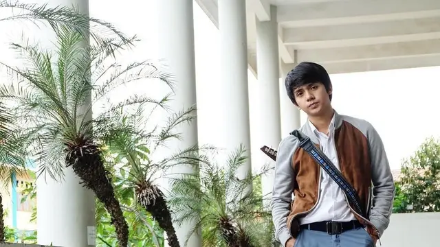 7 Transformasi Arbani Yasiz dari Anak Kecil Menggemaskan hingga Tampan ...