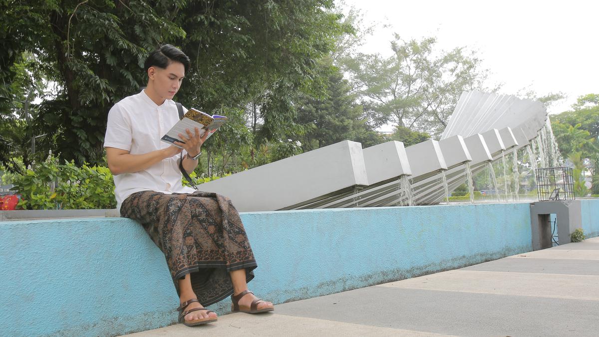 Sejarah Sarung, Jenis Fesyen Khas Indonesia yang Populer