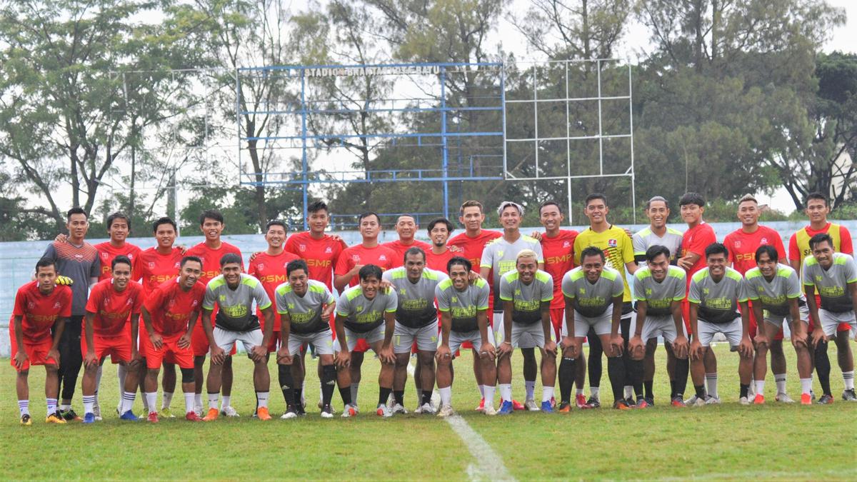Penggila Sepak Bola Ini Sukses Pertemukan Puluhan Pemain Profesional ...