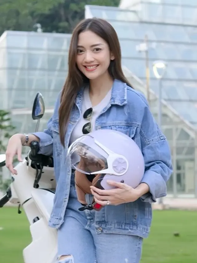 Tampil Serba Denim, Lihat Ririn Dwi Ariyanti yang Masih Seperti Anak ...