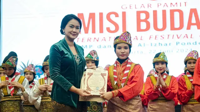 SMP SMA Al Izhar Pondok Labu Raih Gelar Grand Champion Tarian Indonesia ...