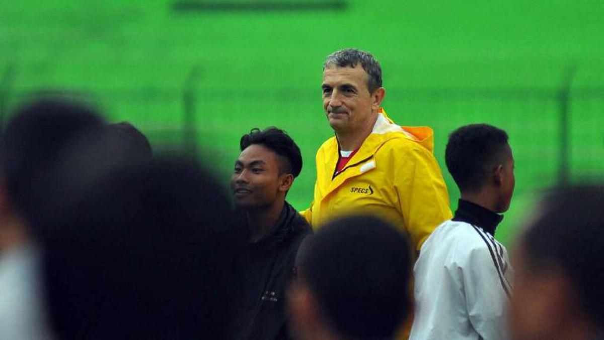 Siang Perkenalan, Sore Langsung Pimpin Latihan - Bola Liputan6.com