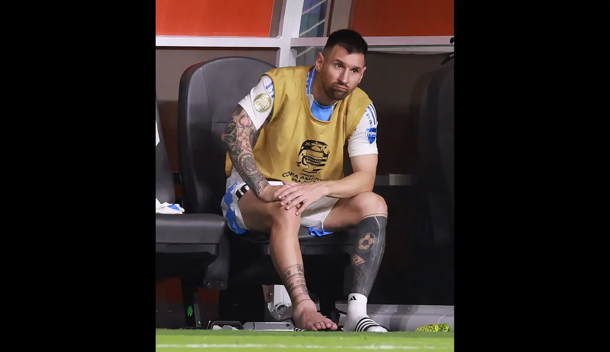 Foto: Beda Ekspresi Lionel Messi, Sempat Mewek Diganti Berujung Senyum ...