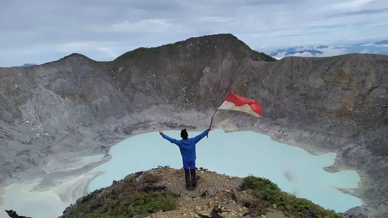 6 Fakta Menarik Gunung Sorik Marapi yang Punya 2 Danau Kawah di ...