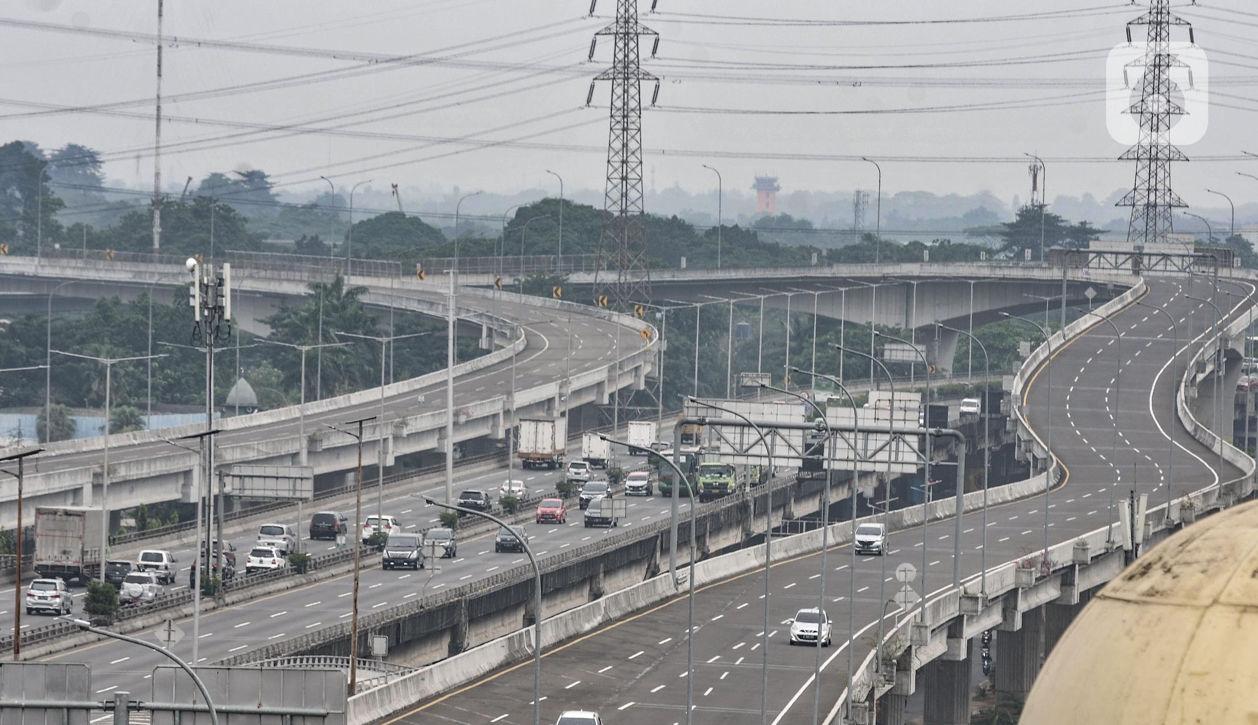 FOTO: Gerbang Tol Pisangan Penghubung Tol Becakayu-Tol Wiyoto Wiyono ...