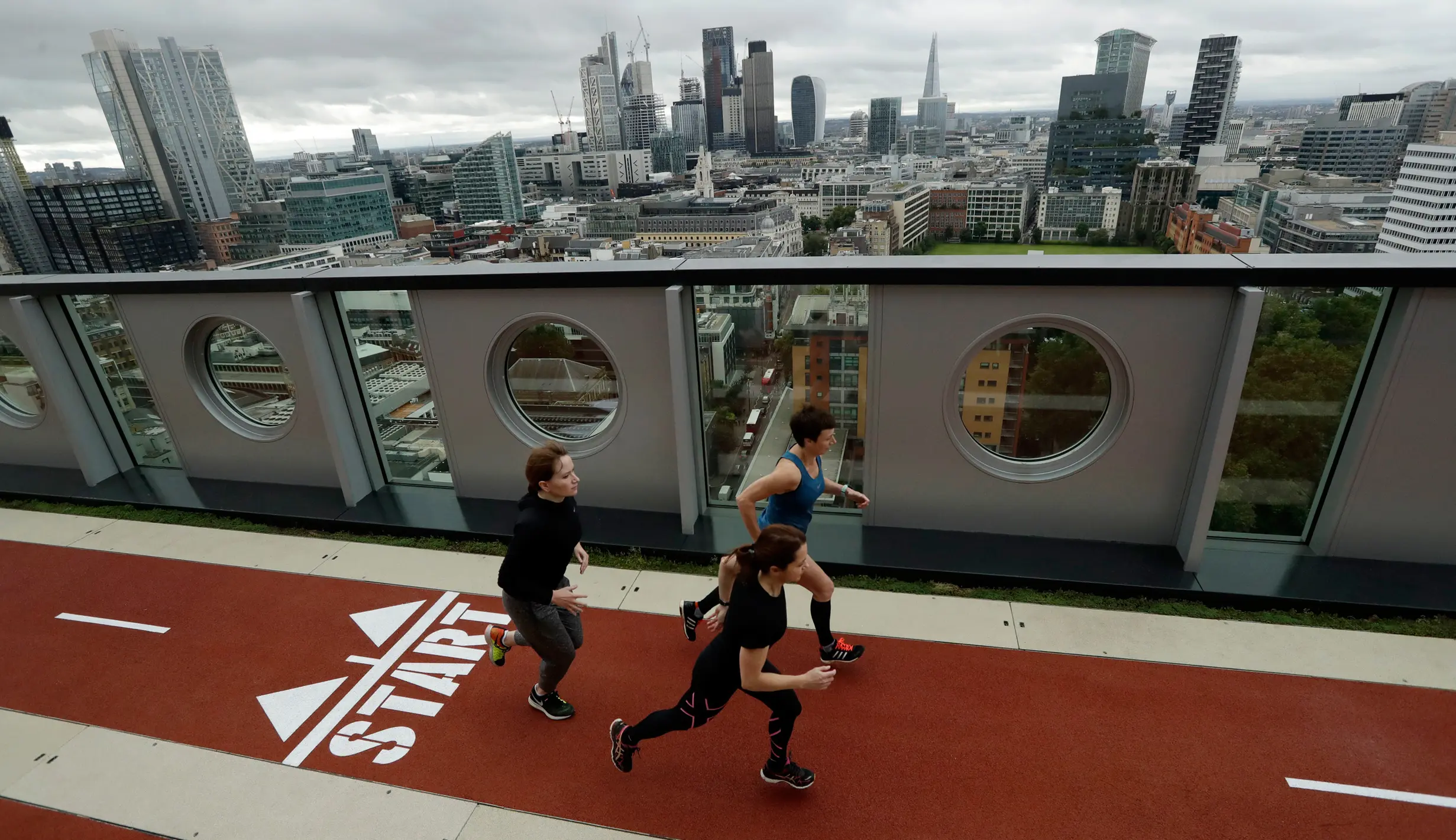 PHOTO: Menikmati Sensasi Lari di Trek Joging Tertinggi London - Foto ...