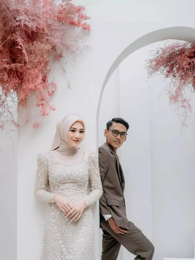 7 Potret Prewedding Terbaru Kakak Lesti Kejora dan Calon Istri, Tampil Kian Mesra - Hot Liputan6.com