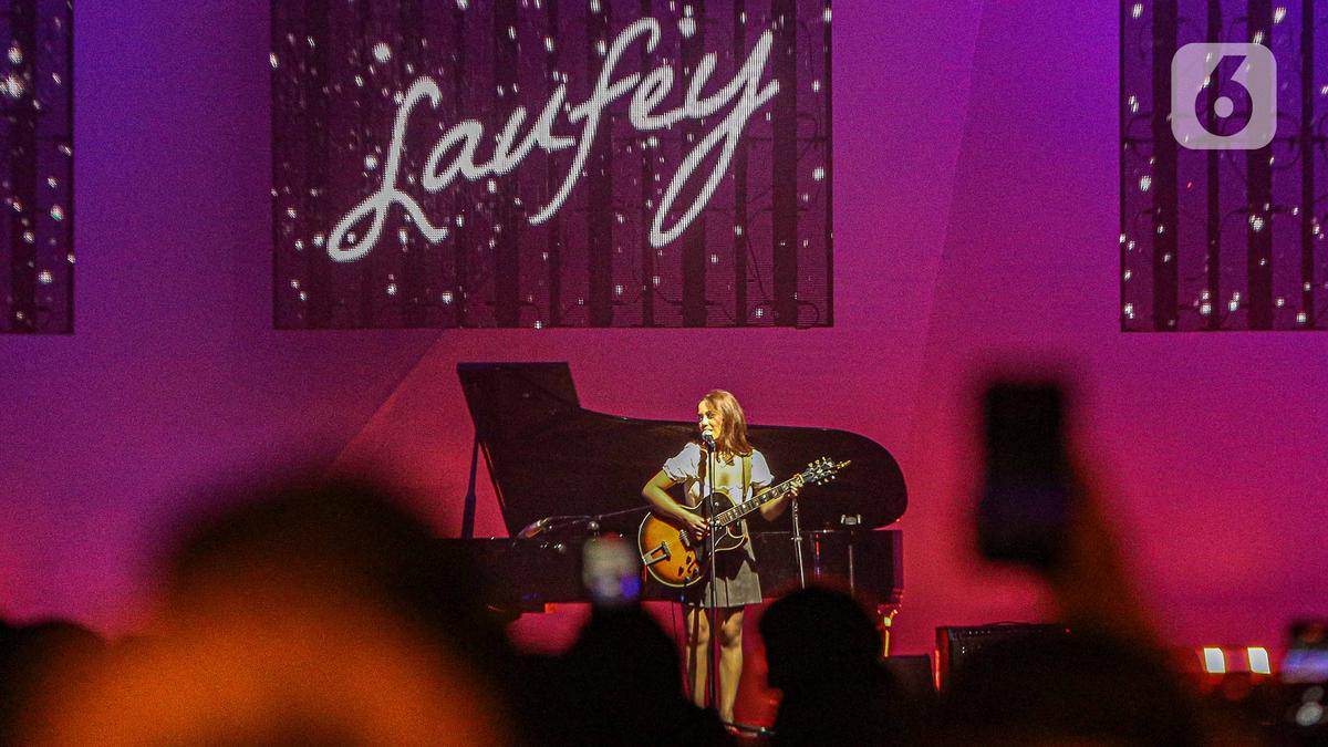 Pertama Kali Tampil di Indonesia, Laufey Sukses Hipnotis Penonton Java ...