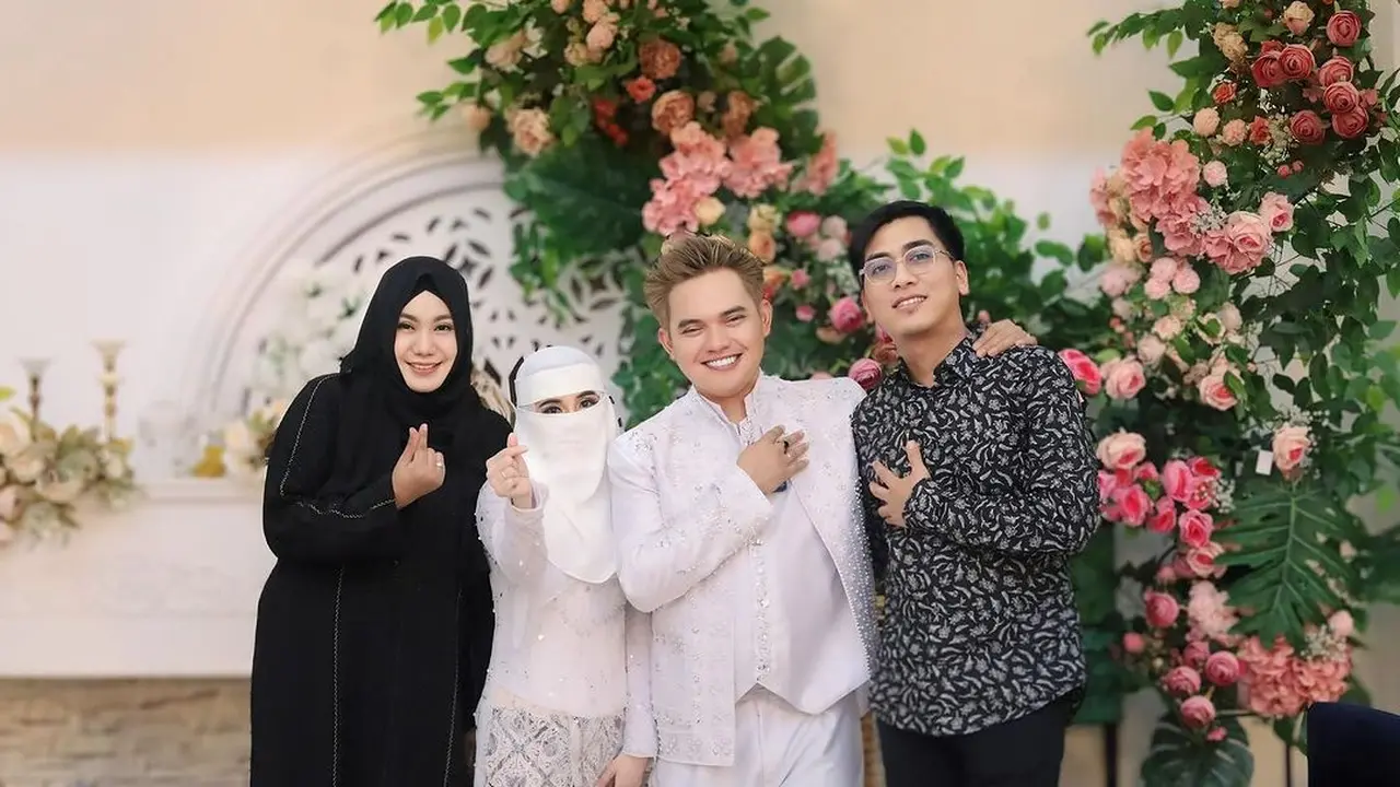 Rujuk Usai 6 Bulan Cerai, 8 Potret Dodhy Kangen Band dan Ayu Rizki Nikah Lagi - Hot Liputan6.com