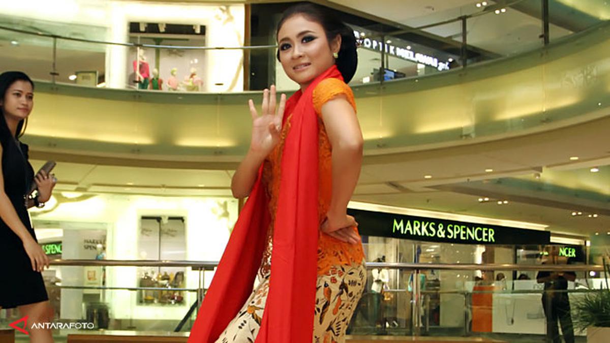 Ini Pengalaman Spiritual Sruti Respati di Selendang Merah - ShowBiz ...