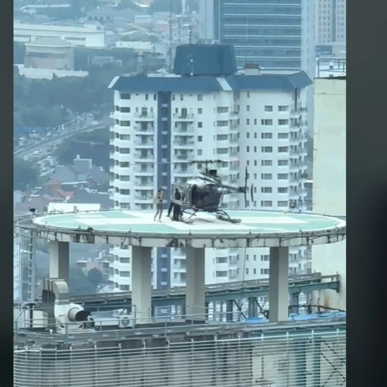 Profil Caroline Riady, Putri Konglomerat yang Viral Naik Helikopter ...