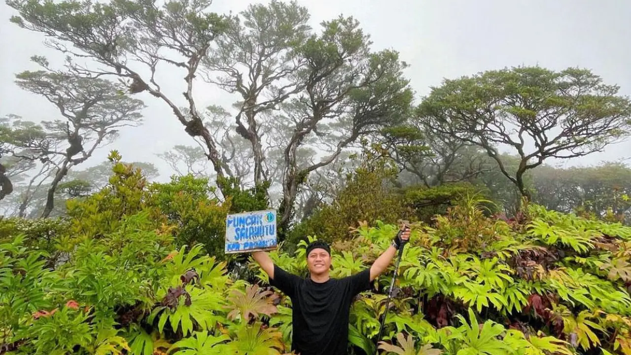 6 Fakta Menarik Gunung Salahutu dengan Pemandangan Pulau Seram di ...